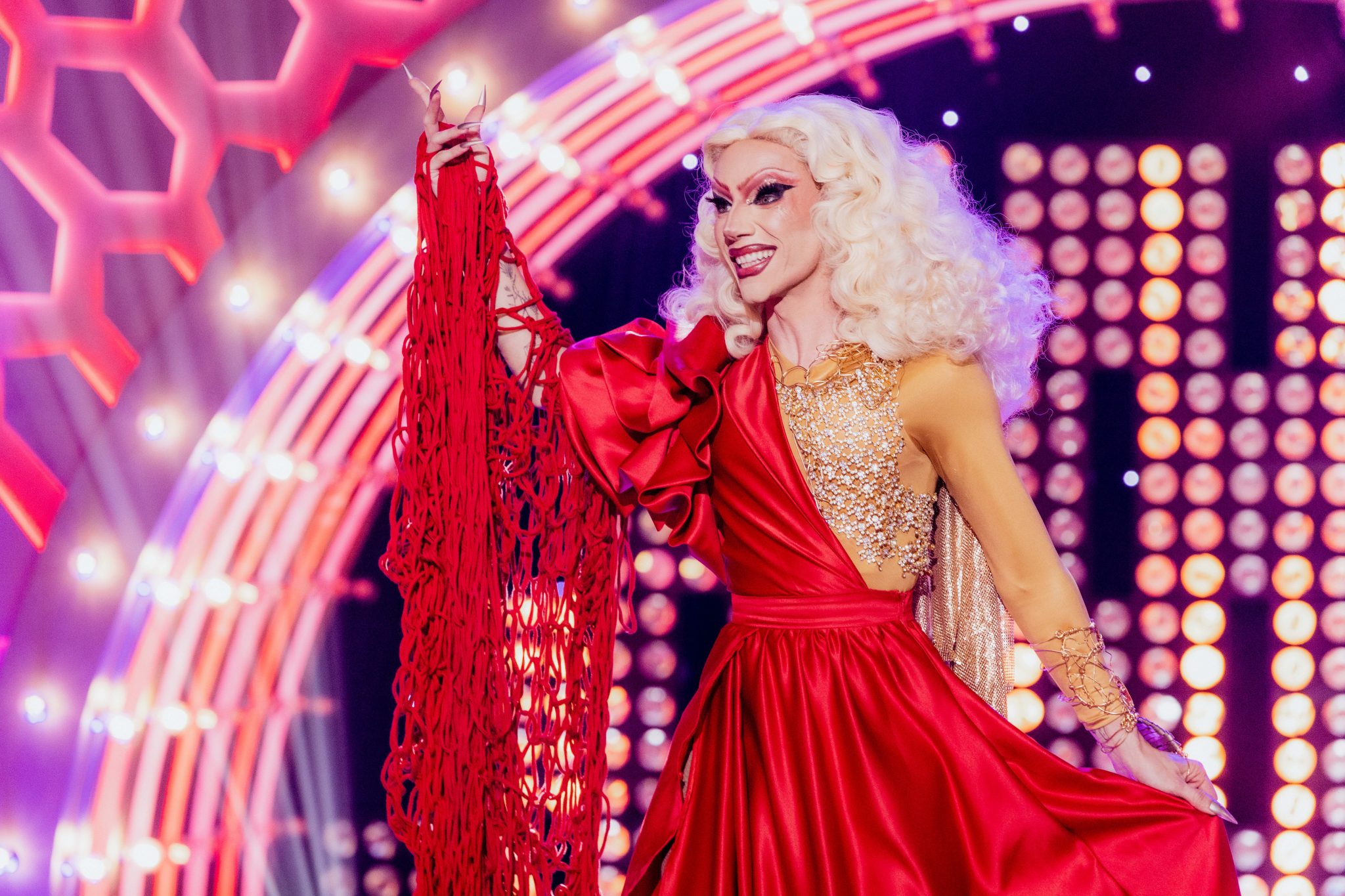 Organzza vence primeira edição do Drag Race Brasil